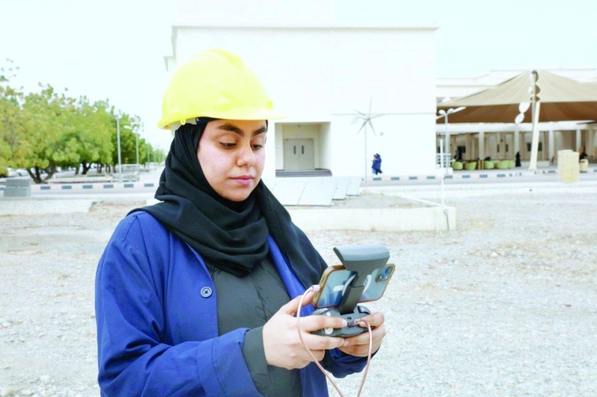 UTAS Students Innovate Drone-Based Solar Panel Inspection - The Khaleej ...