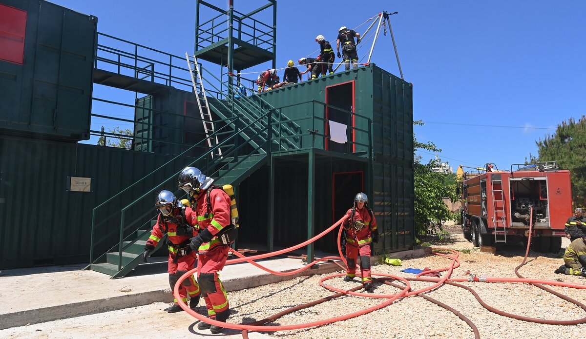 Bahrain's Civil Defense Trains Second Batch of Volunteers to expand ...