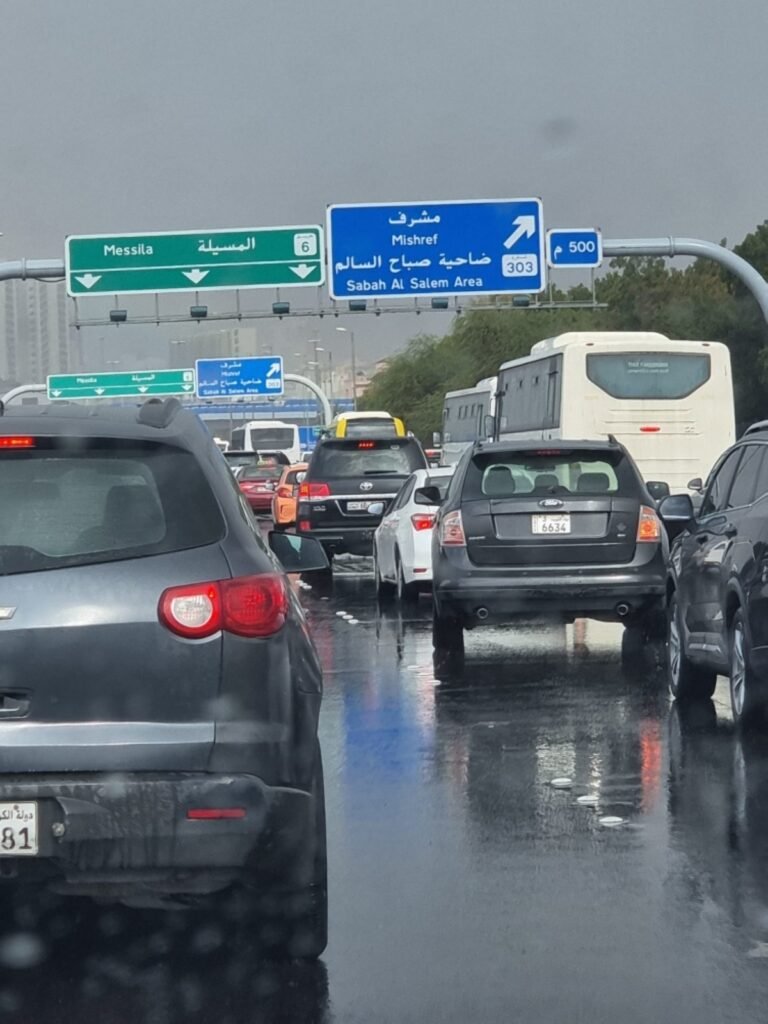 Kuwait heavy rain disruption closes roads